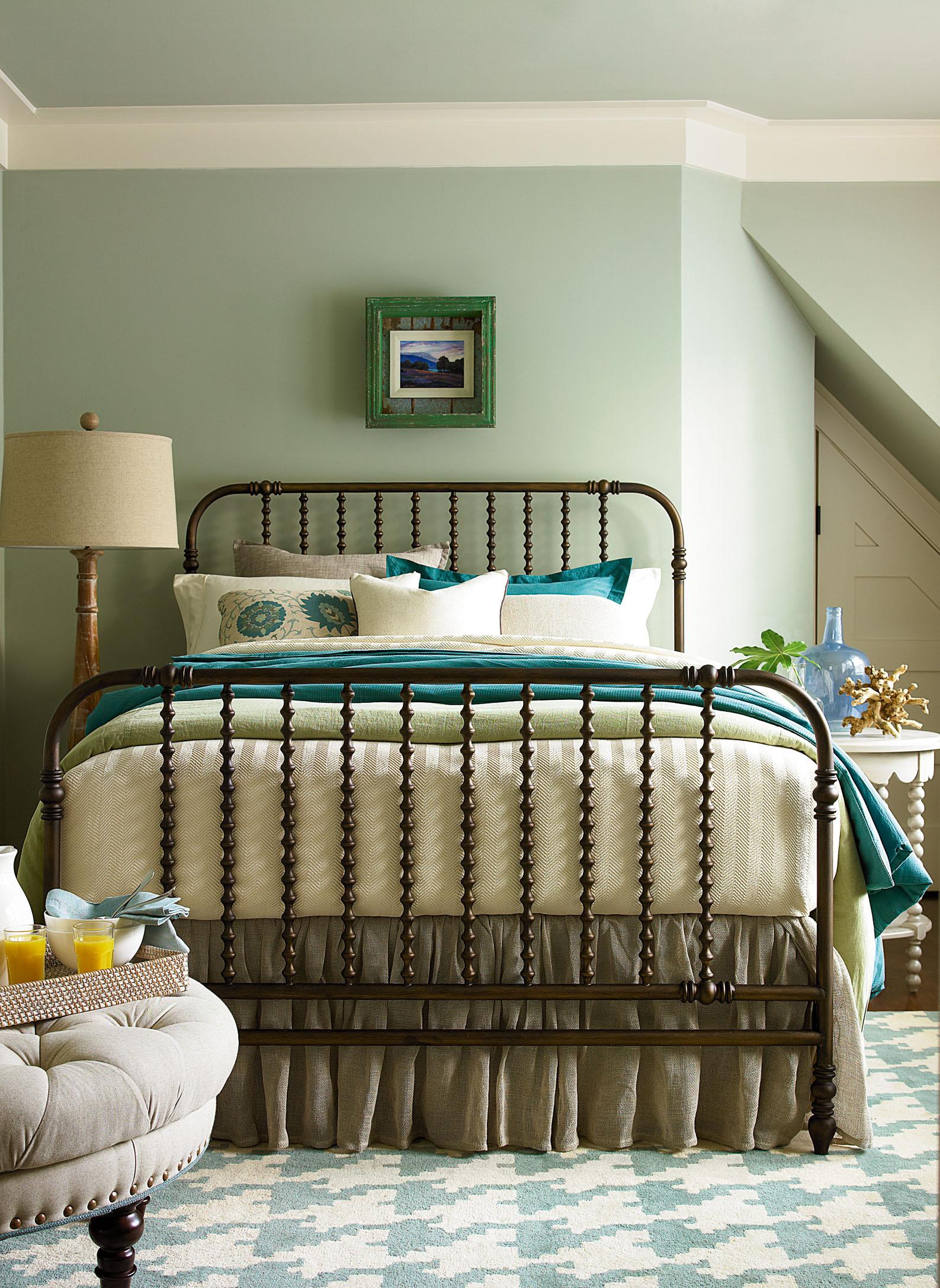 Paula Deen by Universal River House The Guest Room Queen Size Bed with ...