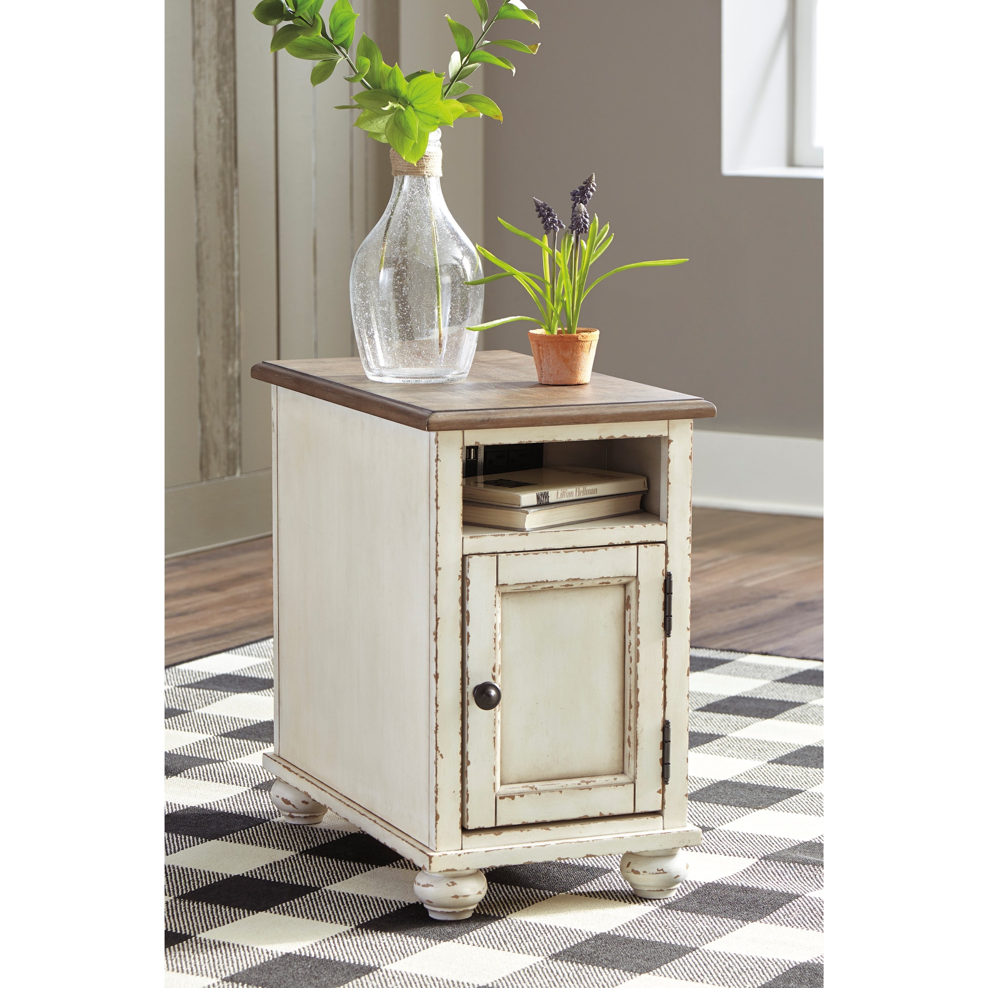 Signature Design by Ashley Realyn Cottage Chairside End Table with USB ...