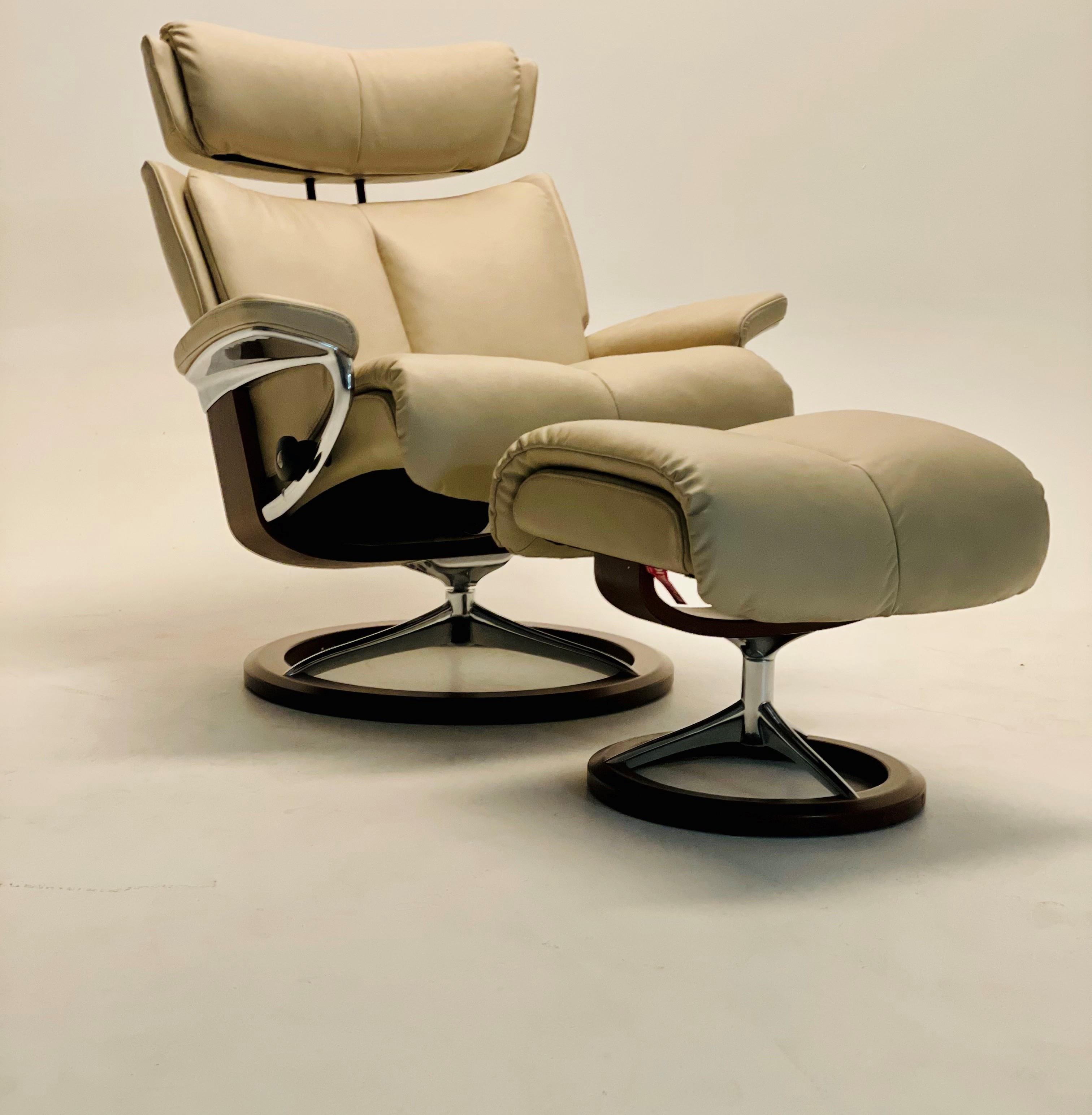 Stressless Magic 1143315-40 Large Large Magic Chair with Signature Base ...